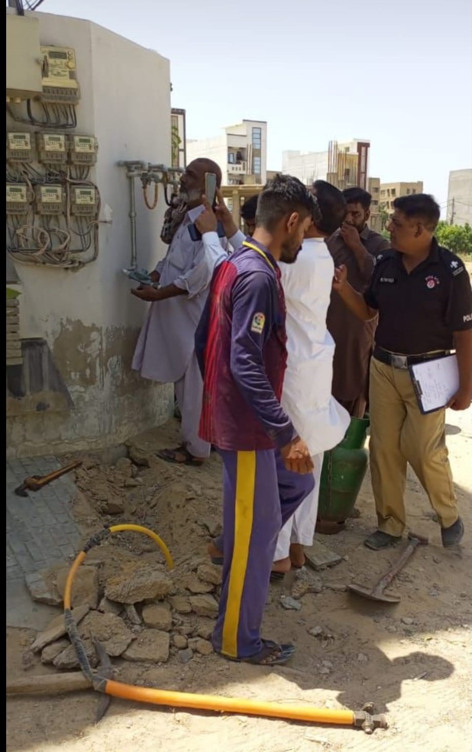 Flats caught stealing Gas from SSGC’s service lines | Sui Southern Gas ...